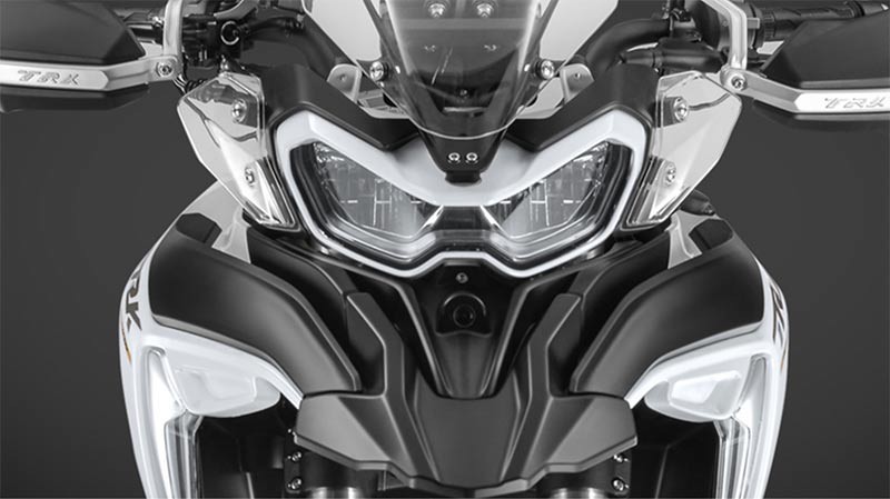 Nueva Benelli TRK 702 con cámaras frontal y trasera
