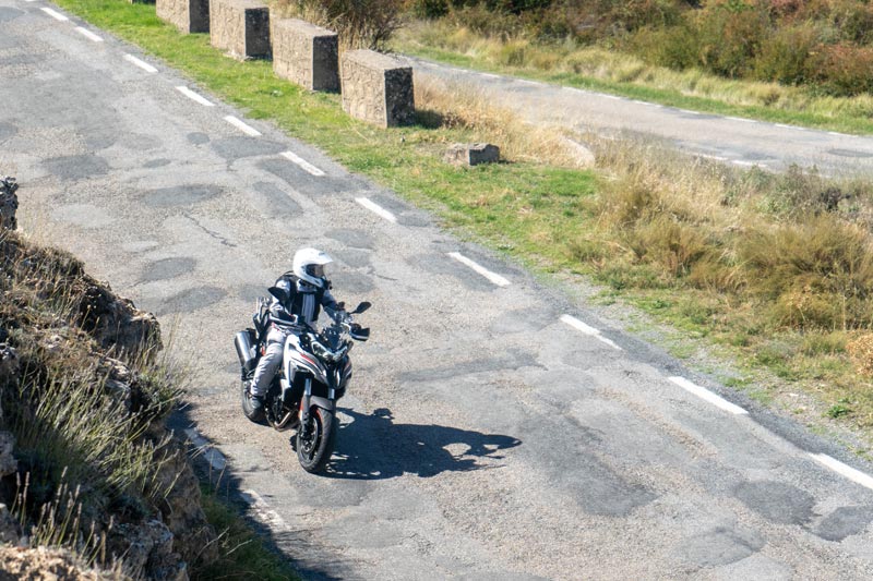 Prueba Benelli TRK 702 (Vídeo)