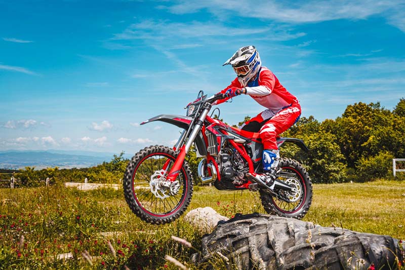 Beta Xtrainer 300 2025 - Precio, ficha técnica, opiniones y ofertas