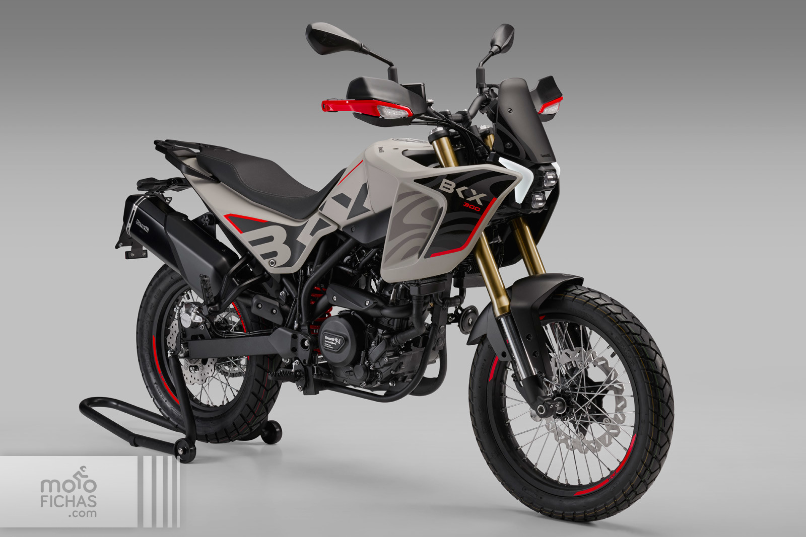 Benelli BKX 300 2025 - Precio, ficha técnica, opiniones y ofertas