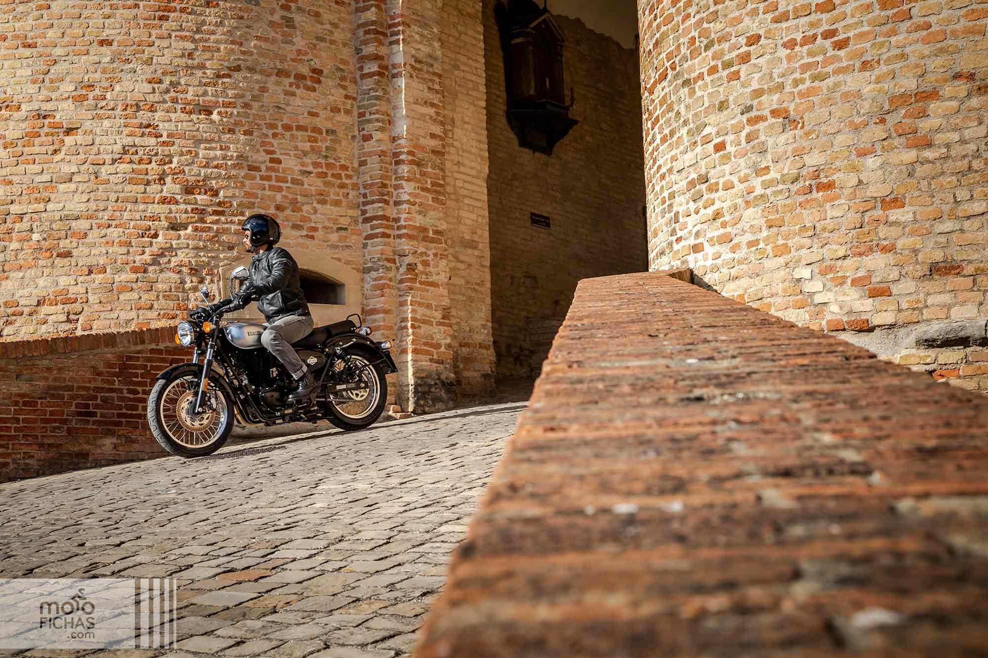 Comparativa Benelli Imperiale 400 2021-2024 - Honda Rebel 500/S 2020-2024