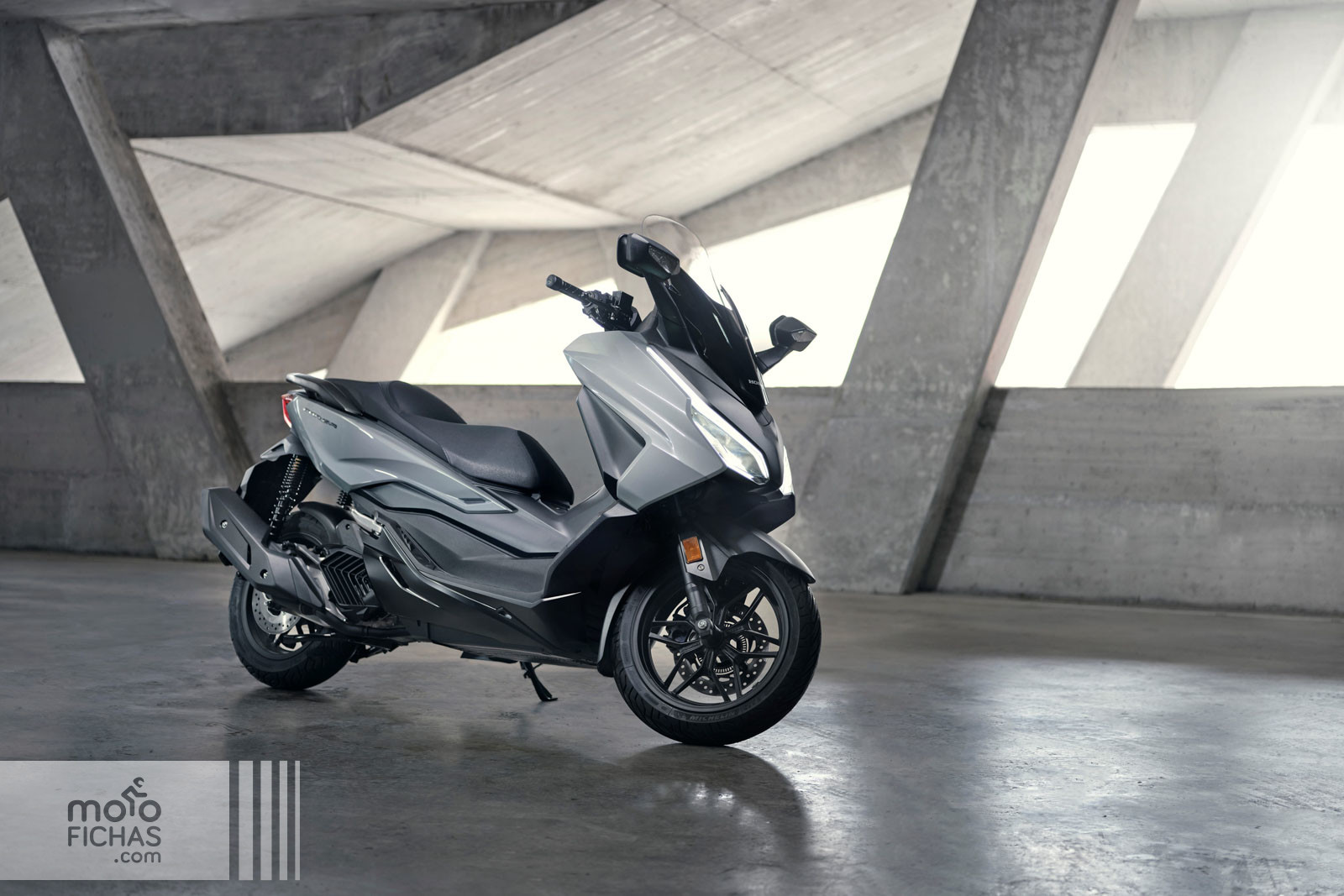 Comparativa Honda Forza 125 2023-2024 - Yamaha XMAX 125 2023-2024