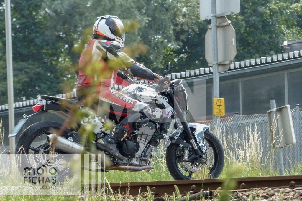 KTM Duke 800 de dos cilindros paralelos: fotos espía