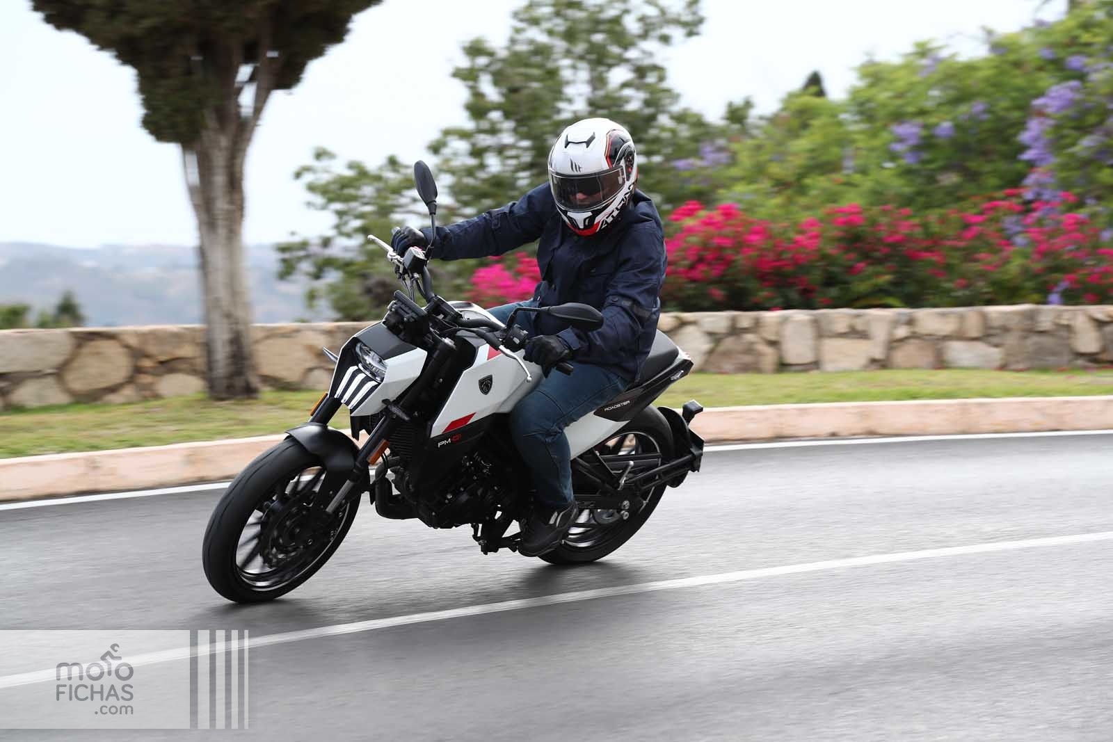 Prueba Peugeot PM-01 125