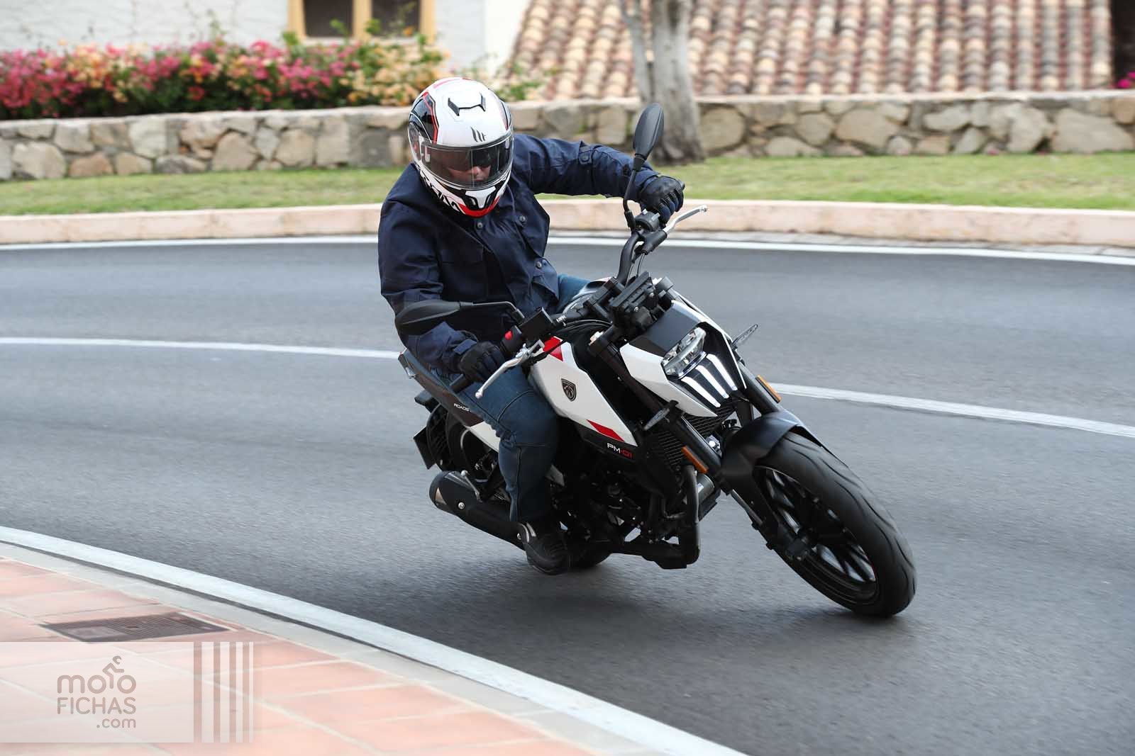 Prueba Peugeot PM-01 125