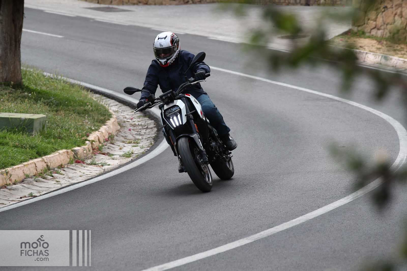 Prueba Peugeot PM-01 125