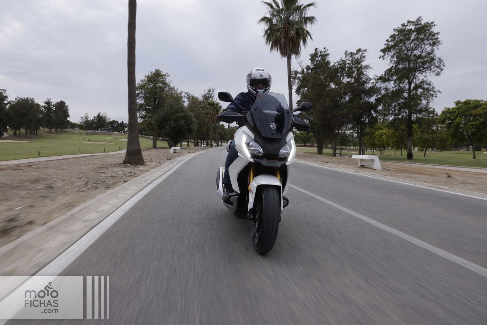 Prueba Peugeot XP400 GT (Vídeo)