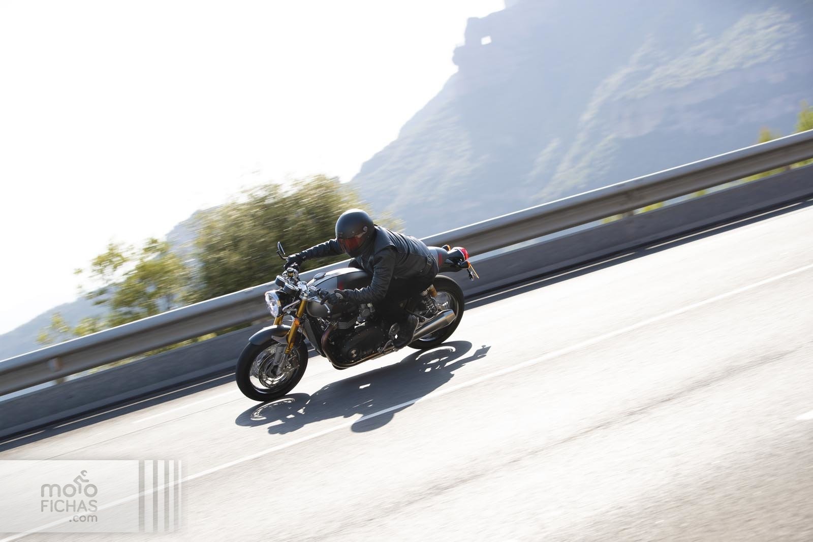 Comparativa Triumph Thruxton RS 2020-2024 - Norton Commando 961 Cafe ...