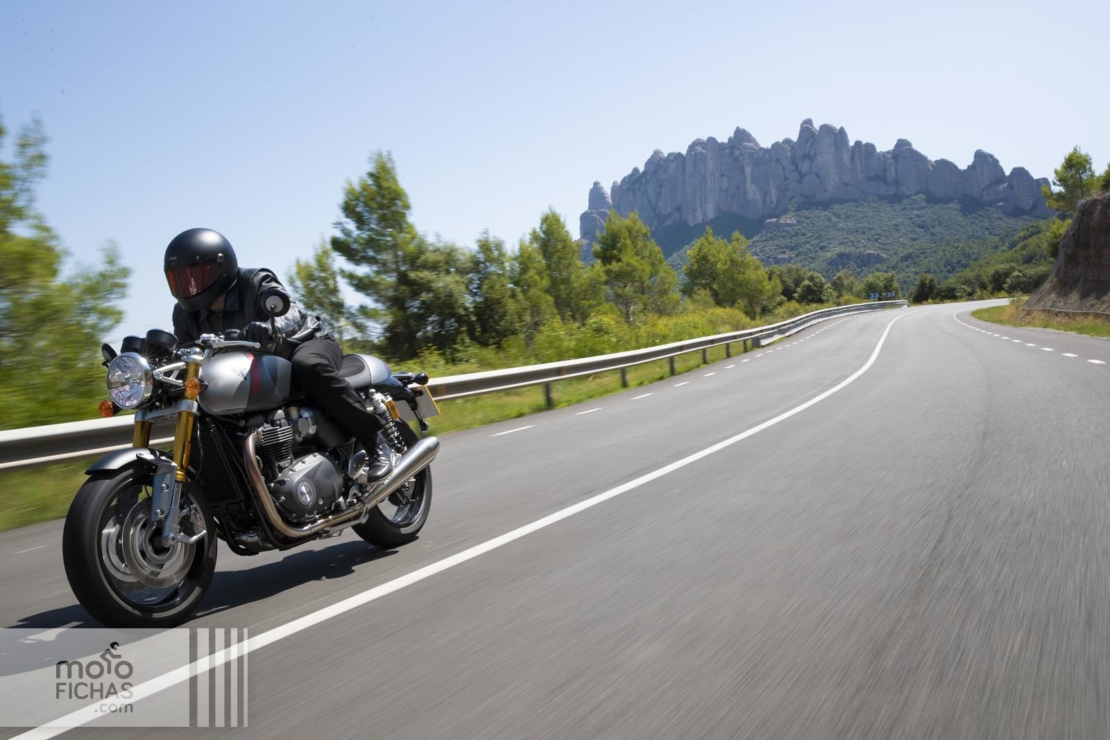 Comparativa Triumph Thruxton RS 2020-2024 - Norton Commando 961 Cafe ...