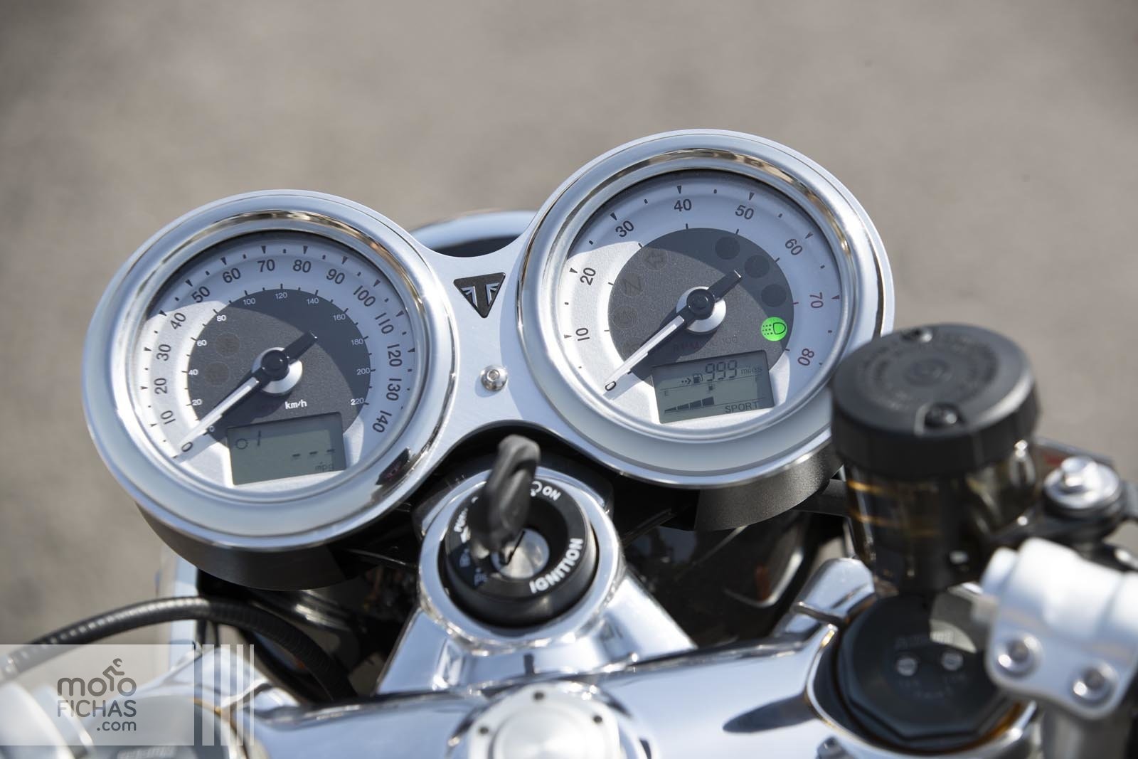 Comparativa Triumph Thruxton RS 2020-2024 - Norton Commando 961 Cafe ...