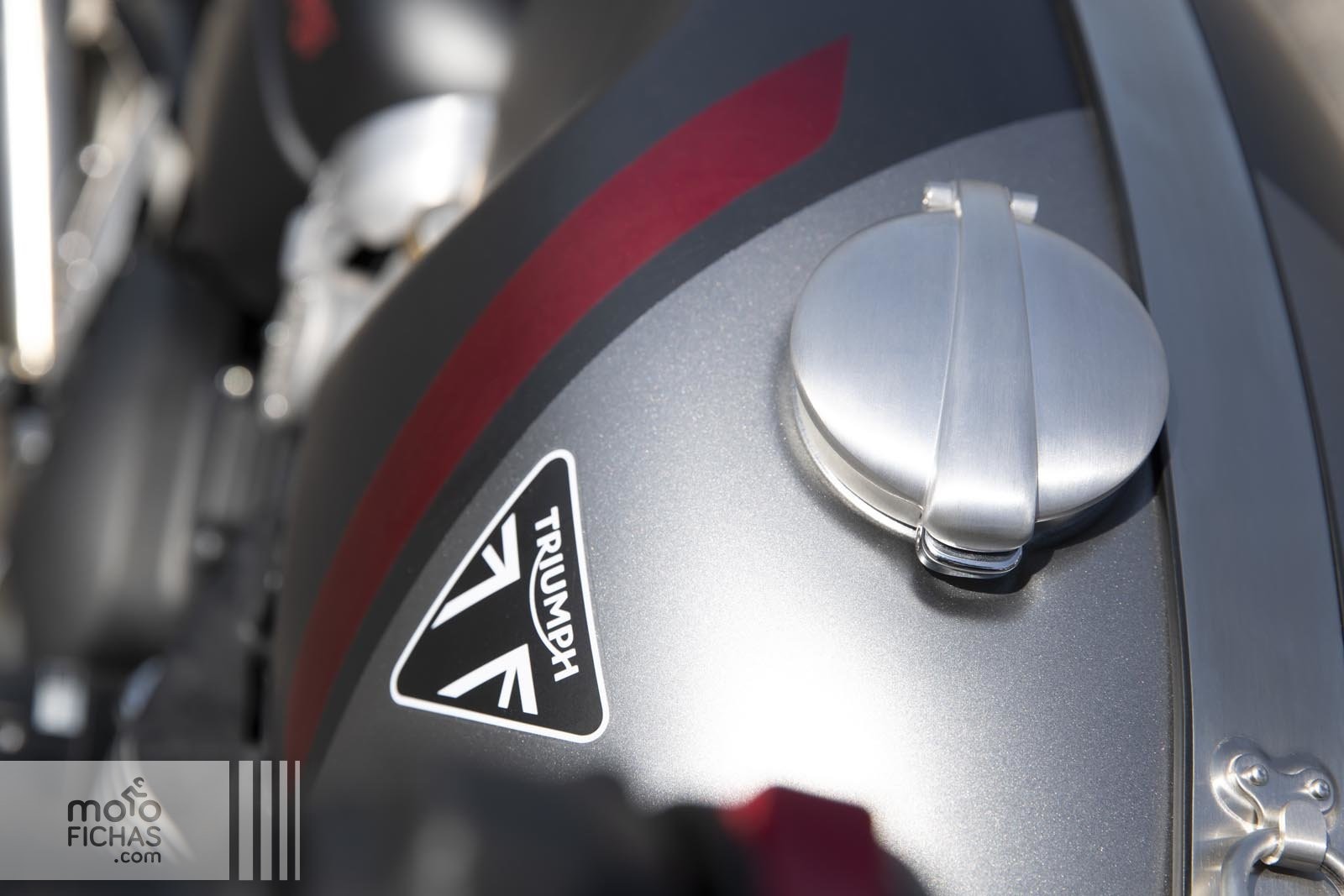 Comparativa Triumph Thruxton RS 2020-2024 - Norton Commando 961 Cafe ...