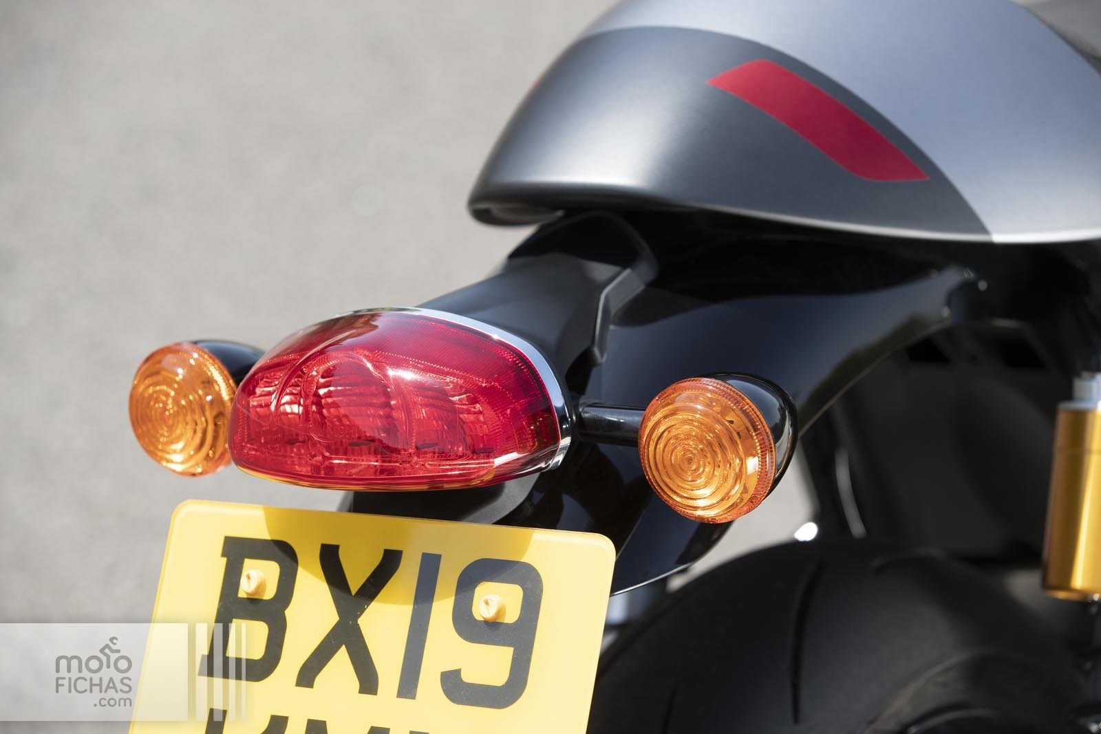 Comparativa Triumph Thruxton RS 2020-2024 - Norton Commando 961 Cafe ...