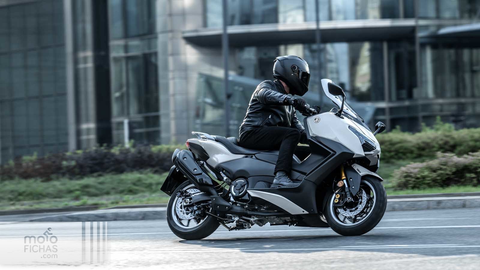 Comparativa Yamaha TMax Tech Max 2025 - Honda Forza 750 2025-2026